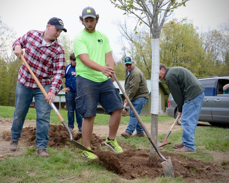 Volunteering and Service Projects - Camp Tomahawk
